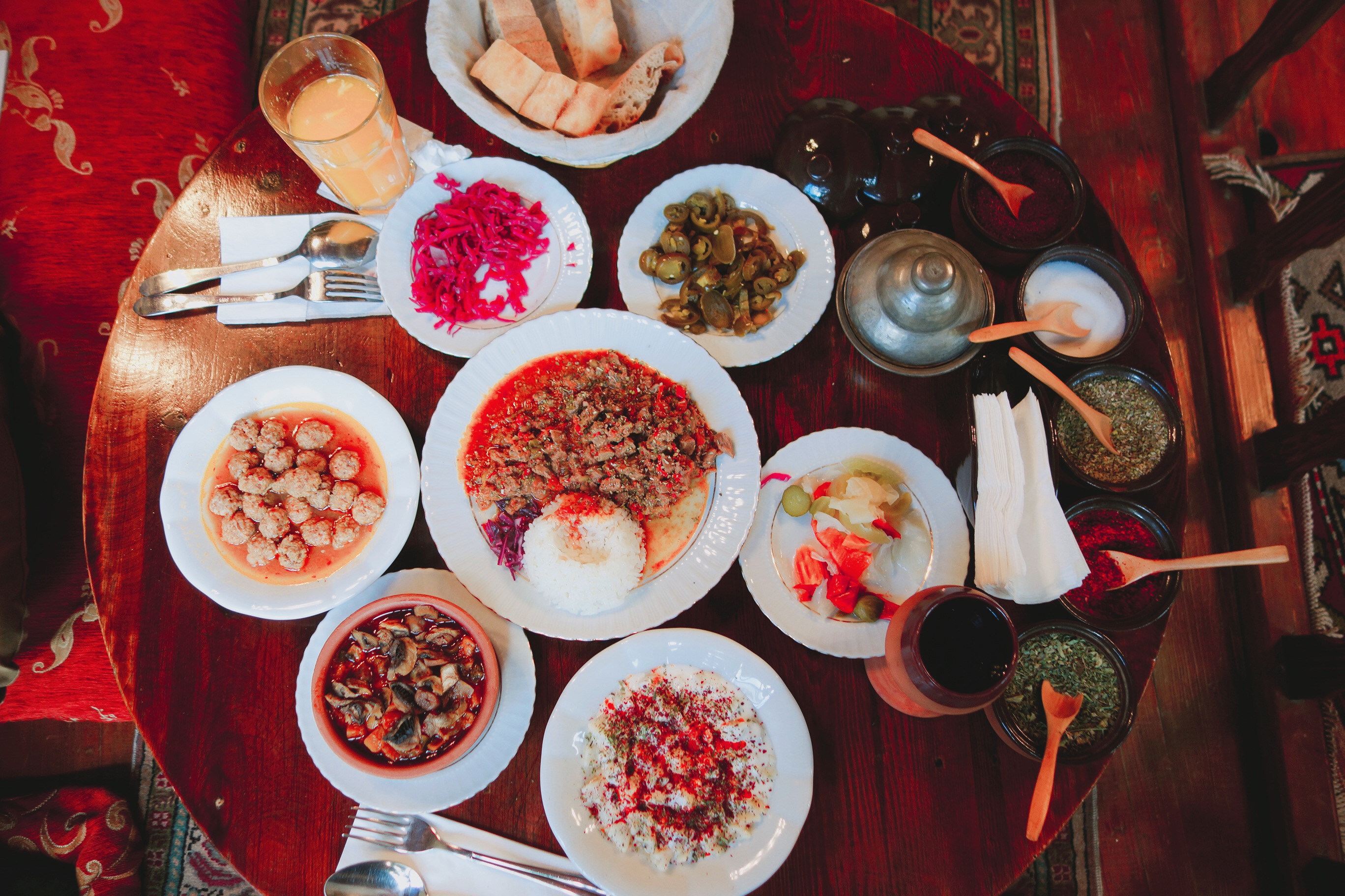 🇹🇷【卡帕多奇亞】傳統石屋內的晚餐Dibek Traditional Home Cook Restaurant - Ivy，不在家！